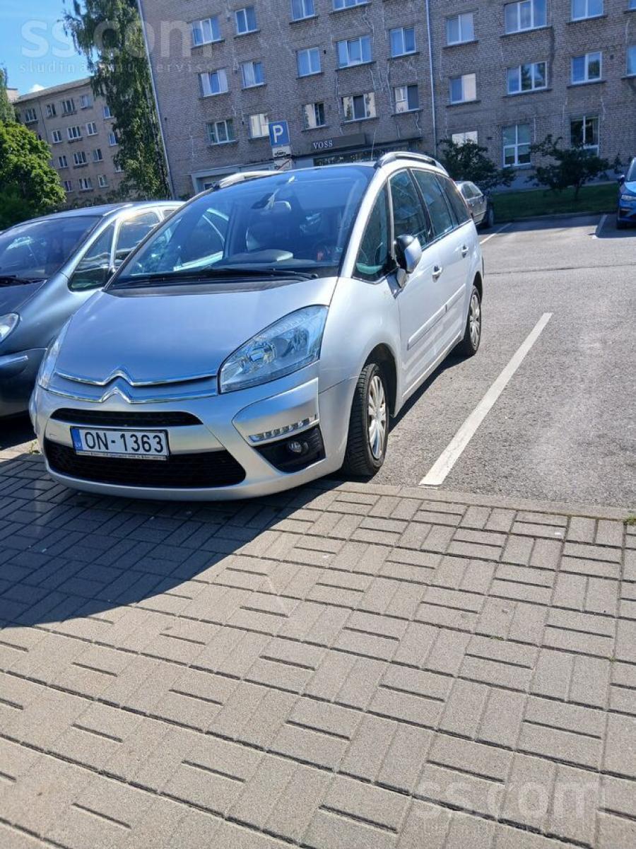 Pelēks Citroen c4-picasso 2011 Daugavpils, ar dzinēja tilpumu 1.60 L un nobraukumu 199 tūkst. km par 4150 €, foto 8 vietnē AUTOMOTO.COM.LV
