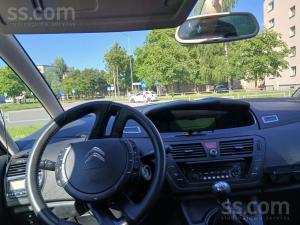 Pelēks Citroen c4-picasso 2011 Daugavpils, ar dzinēja tilpumu 1.60 L un nobraukumu 199 tūkst. km par 4150 €, foto 12 vietnē AUTOMOTO.COM.LV