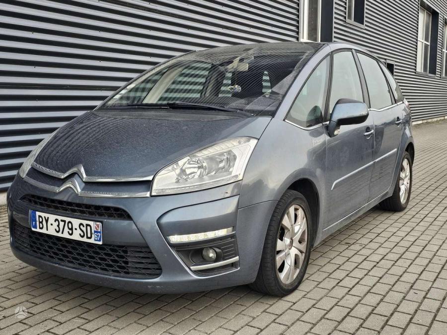 Grey Citroen c4-picasso 2011 in Taurage, with an engine capacity of 1.56 L and mileage of 300 thousand km for 1900 €, photo 1 on AUTOMOTO.COM.LV