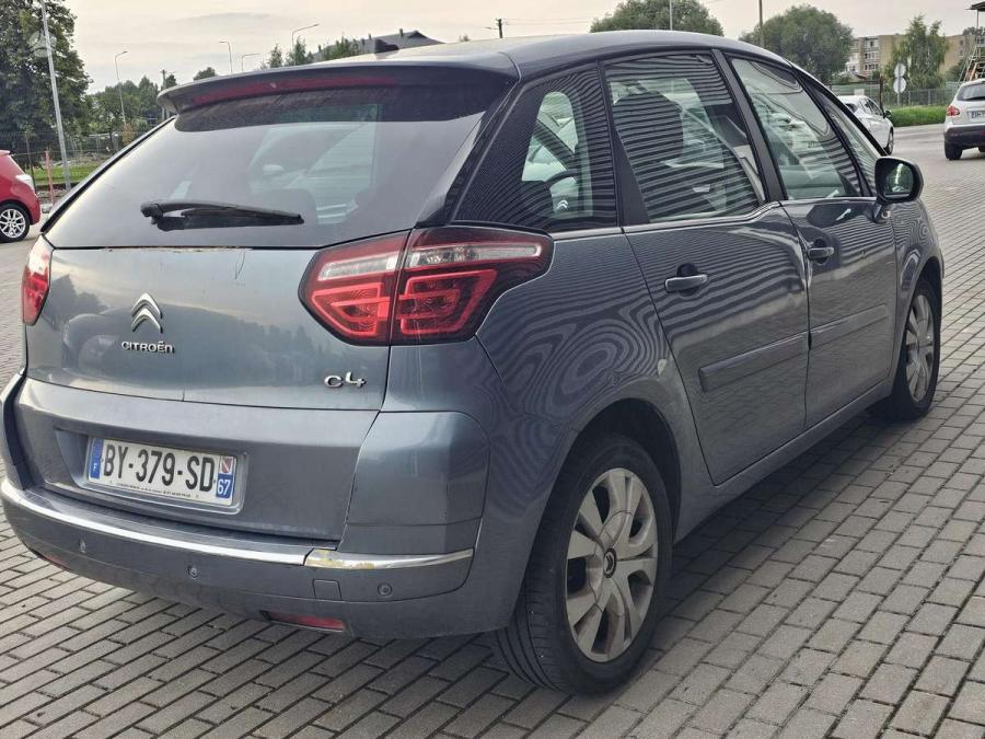 Grey Citroen c4-picasso 2011 in Taurage, with an engine capacity of 1.56 L and mileage of 300 thousand km for 1900 €, photo 5 on AUTOMOTO.COM.LV