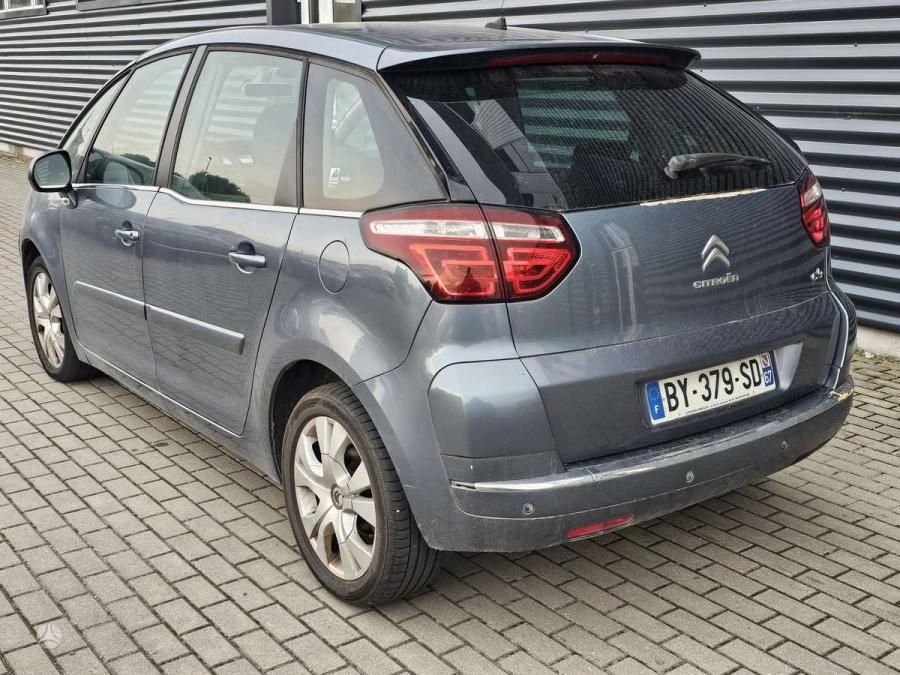 Grey Citroen c4-picasso 2011 in Taurage, with an engine capacity of 1.56 L and mileage of 300 thousand km for 1900 €, photo 7 on AUTOMOTO.COM.LV