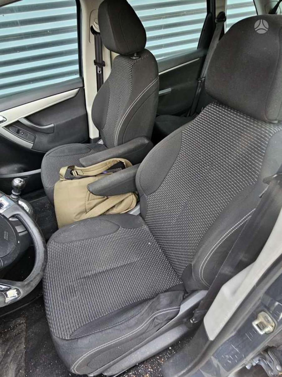 Grey Citroen c4-picasso 2011 in Taurage, with an engine capacity of 1.56 L and mileage of 300 thousand km for 1900 €, photo 8 on AUTOMOTO.COM.LV