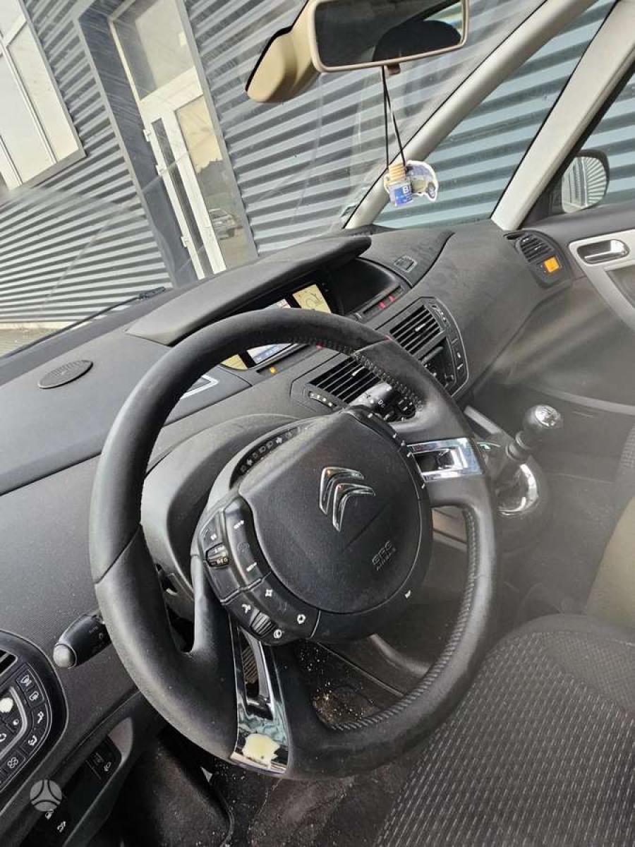 Grey Citroen c4-picasso 2011 in Taurage, with an engine capacity of 1.56 L and mileage of 300 thousand km for 1900 €, photo 9 on AUTOMOTO.COM.LV
