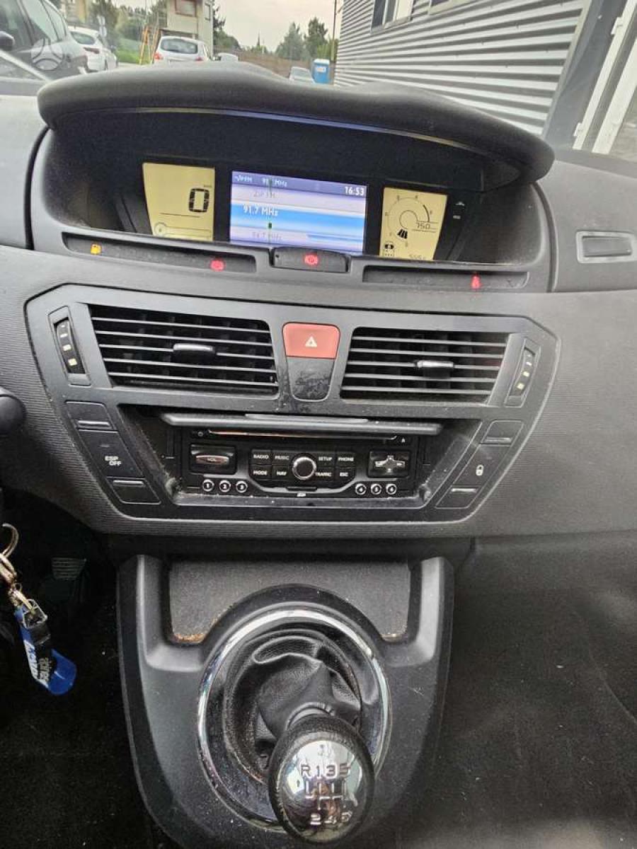Grey Citroen c4-picasso 2011 in Taurage, with an engine capacity of 1.56 L and mileage of 300 thousand km for 1900 €, photo 10 on AUTOMOTO.COM.LV