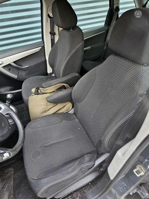 Pelēks Citroen c4-picasso 2011 Tauragė, ar dzinēja tilpumu 1.56 L un nobraukumu 300 tūkst. km par 1900 €, foto 7 vietnē AUTOMOTO.COM.LV