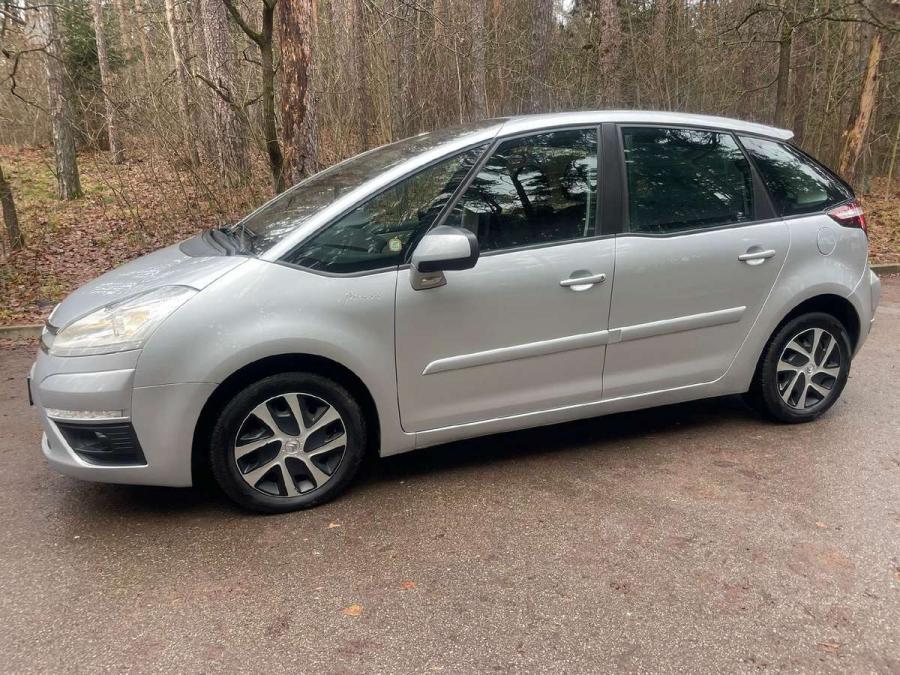 Grey Citroen c4-picasso 2012 in Kaunas, with an engine capacity of 1.56 L and mileage of 260 thousand km for 3450 €, photo 1 on AUTOMOTO.COM.LV