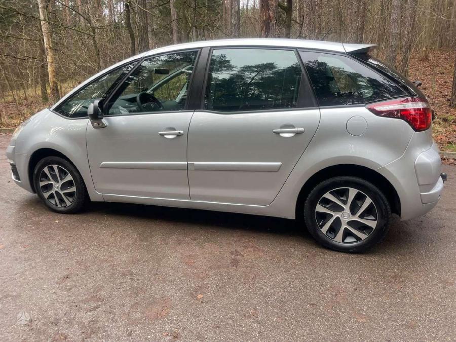 Grey Citroen c4-picasso 2012 in Kaunas, with an engine capacity of 1.56 L and mileage of 260 thousand km for 3450 €, photo 4 on AUTOMOTO.COM.LV