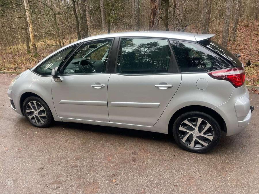 Grey Citroen c4-picasso 2012 in Kaunas, with an engine capacity of 1.56 L and mileage of 260 thousand km for 3450 €, photo 7 on AUTOMOTO.COM.LV