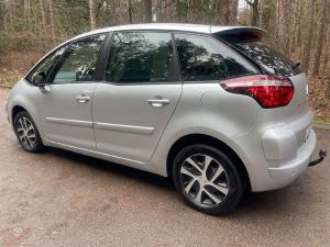 Grey Citroen c4-picasso 2012 in Kaunas, with an engine capacity of 1.56 L and mileage of 260 thousand km for 3450 €, photo 8 on AUTOMOTO.COM.LV