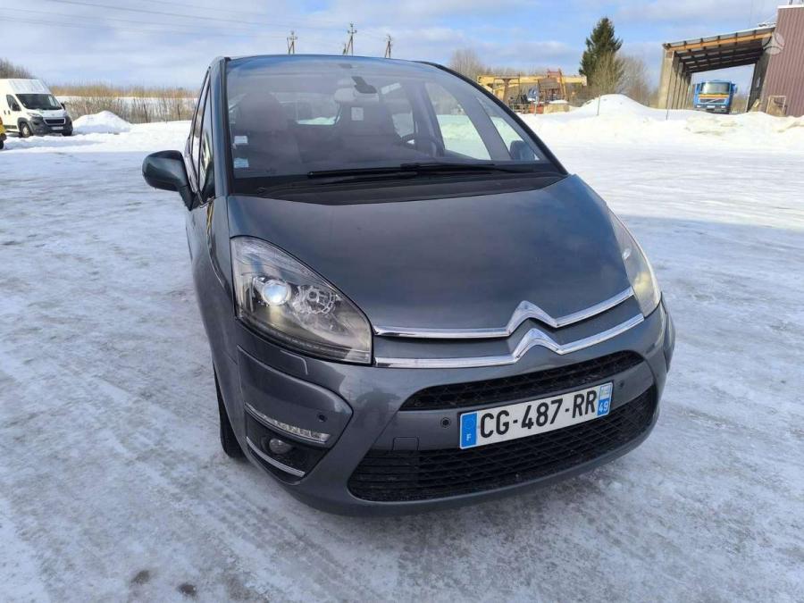 Grey Citroen c4-picasso 2012 in Taurage, with an engine capacity of 2.00 L and mileage of 260 thousand km for 4200 €, photo 2 on AUTOMOTO.COM.LV