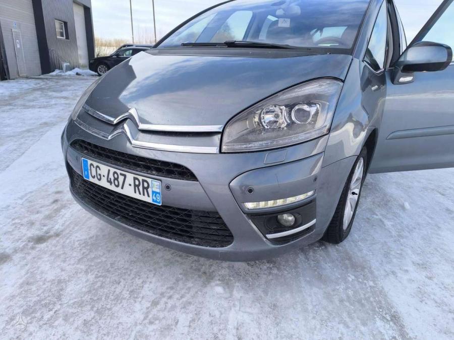 Grey Citroen c4-picasso 2012 in Taurage, with an engine capacity of 2.00 L and mileage of 260 thousand km for 4200 €, photo 4 on AUTOMOTO.COM.LV