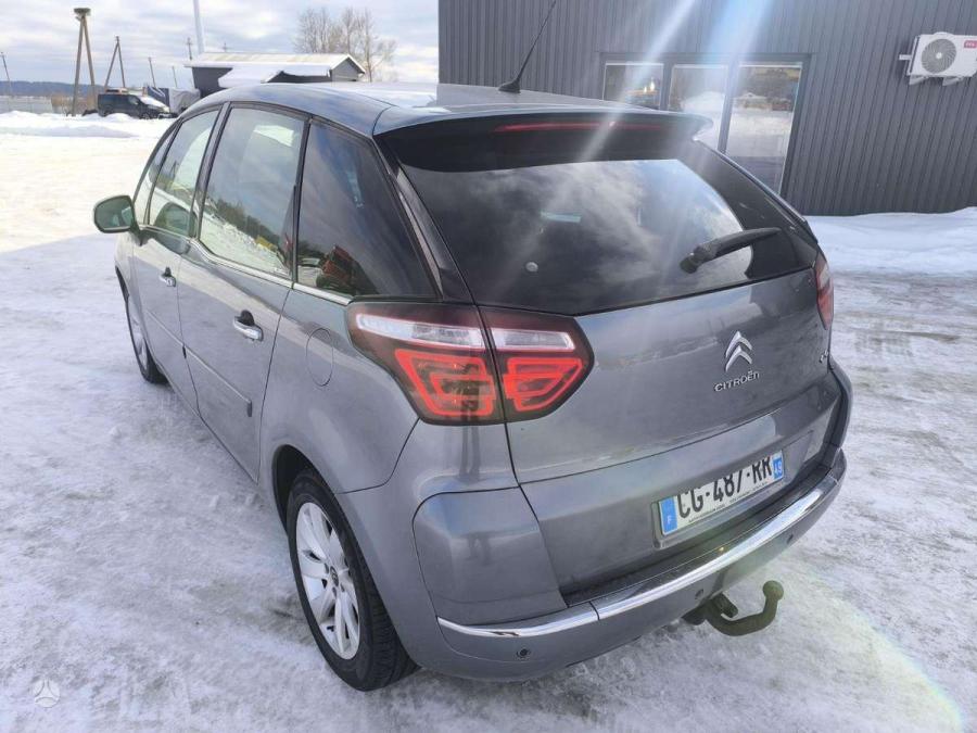 Grey Citroen c4-picasso 2012 in Taurage, with an engine capacity of 2.00 L and mileage of 260 thousand km for 4200 €, photo 5 on AUTOMOTO.COM.LV