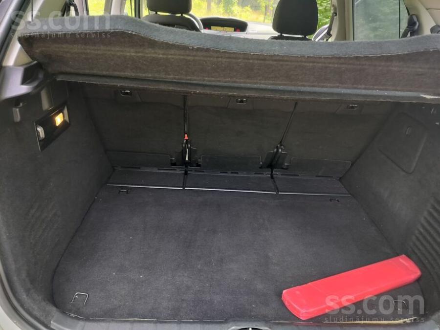 Pelēks Citroen c4-picasso 2012 Daugavpils, ar dzinēja tilpumu 1.60 L un nobraukumu 197 tūkst. km par 3470 €, foto 12 vietnē AUTOMOTO.COM.LV