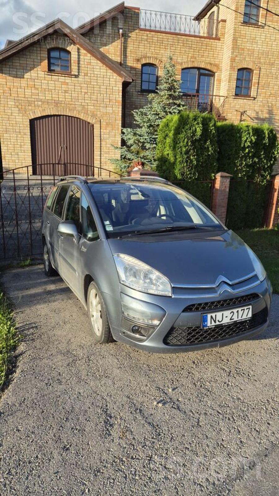 Pelēks Citroen c4-picasso 2012 Rīga, ar dzinēja tilpumu 1.60 L un nobraukumu 274 tūkst. km par 2750 €, foto 3 vietnē AUTOMOTO.COM.LV