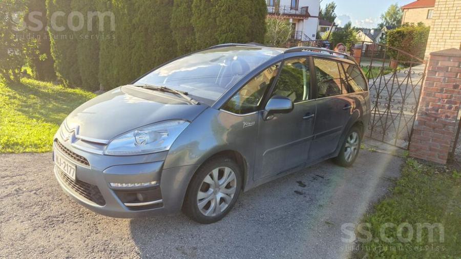 Pelēks Citroen c4-picasso 2012 Rīga, ar dzinēja tilpumu 1.60 L un nobraukumu 274 tūkst. km par 2750 €, foto 4 vietnē AUTOMOTO.COM.LV