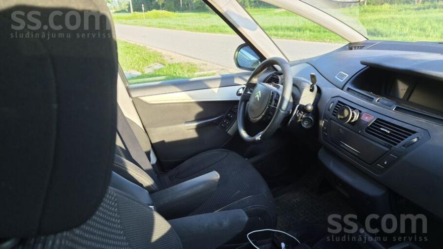 Pelēks Citroen c4-picasso 2012 Rīga, ar dzinēja tilpumu 1.60 L un nobraukumu 274 tūkst. km par 2750 €, foto 5 vietnē AUTOMOTO.COM.LV