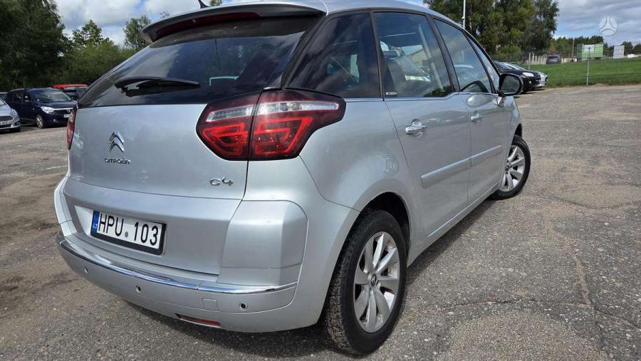Grey Citroen c4-picasso 2012 in Taurage, with an engine capacity of 2.00 L and mileage of 250 thousand km for 3300 €, photo 6 on AUTOMOTO.COM.LV