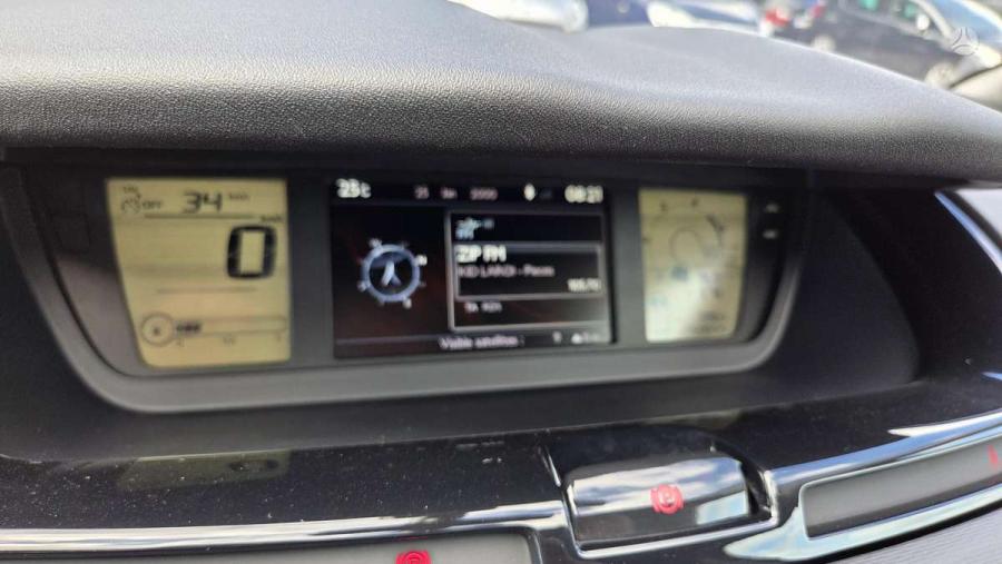 Grey Citroen c4-picasso 2012 in Taurage, with an engine capacity of 2.00 L and mileage of 250 thousand km for 3300 €, photo 17 on AUTOMOTO.COM.LV