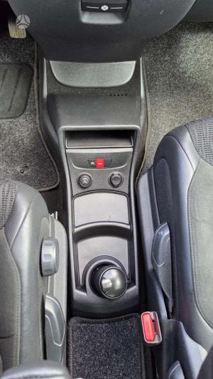 Grey Citroen c4-picasso 2012 in Taurage, with an engine capacity of 2.00 L and mileage of 250 thousand km for 3300 €, photo 20 on AUTOMOTO.COM.LV