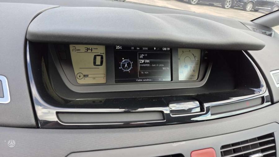 Grey Citroen c4-picasso 2012 in Taurage, with an engine capacity of 2.00 L and mileage of 250 thousand km for 3300 €, photo 21 on AUTOMOTO.COM.LV