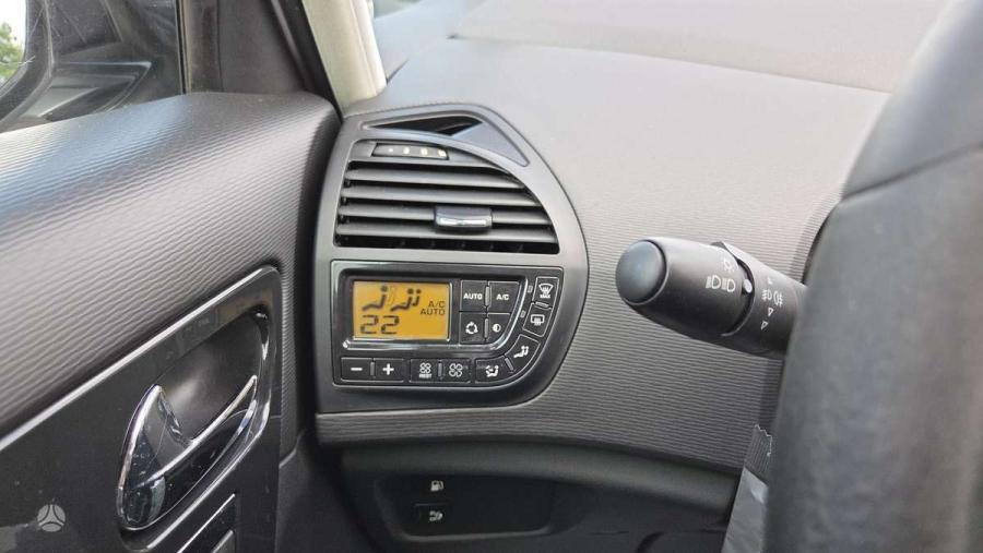Grey Citroen c4-picasso 2012 in Taurage, with an engine capacity of 2.00 L and mileage of 250 thousand km for 3300 €, photo 23 on AUTOMOTO.COM.LV