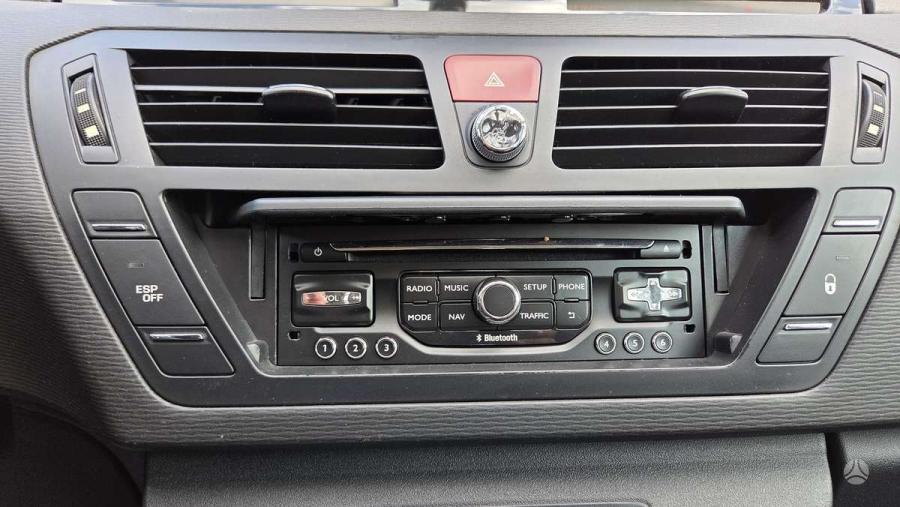 Grey Citroen c4-picasso 2012 in Taurage, with an engine capacity of 2.00 L and mileage of 250 thousand km for 3300 €, photo 25 on AUTOMOTO.COM.LV