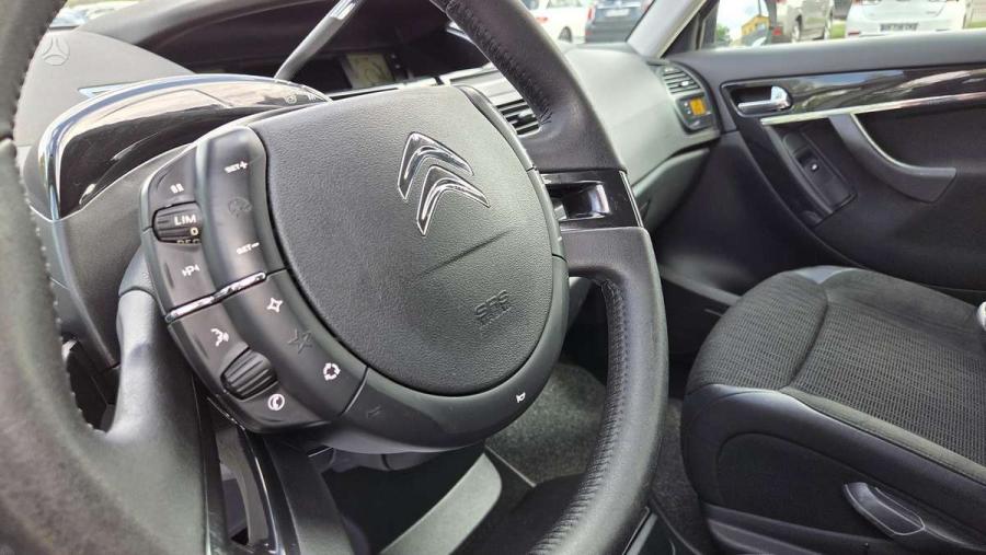 Grey Citroen c4-picasso 2012 in Taurage, with an engine capacity of 2.00 L and mileage of 250 thousand km for 3300 €, photo 27 on AUTOMOTO.COM.LV