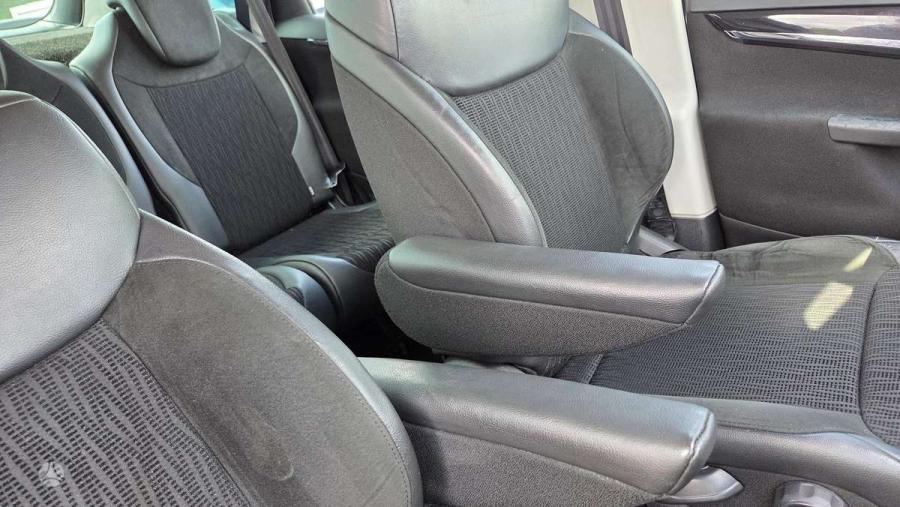 Grey Citroen c4-picasso 2012 in Taurage, with an engine capacity of 2.00 L and mileage of 250 thousand km for 3300 €, photo 35 on AUTOMOTO.COM.LV