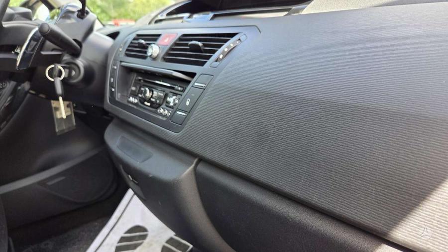 Grey Citroen c4-picasso 2012 in Taurage, with an engine capacity of 2.00 L and mileage of 250 thousand km for 3300 €, photo 39 on AUTOMOTO.COM.LV