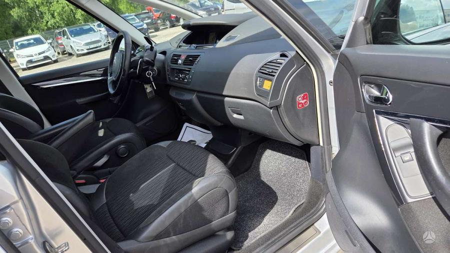 Grey Citroen c4-picasso 2012 in Taurage, with an engine capacity of 2.00 L and mileage of 250 thousand km for 3300 €, photo 40 on AUTOMOTO.COM.LV