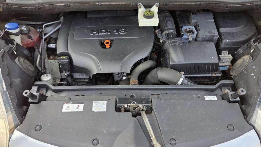 Grey Citroen c4-picasso 2012 in Taurage, with an engine capacity of 2.00 L and mileage of 250 thousand km for 3300 €, photo 48 on AUTOMOTO.COM.LV