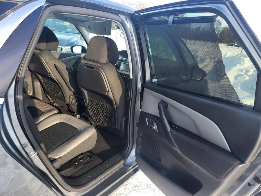 Grey Citroen c4-picasso 2013 in Taurage, with an engine capacity of 1.56 L and mileage of 248 thousand km for 5200 €, photo 12 on AUTOMOTO.COM.LV