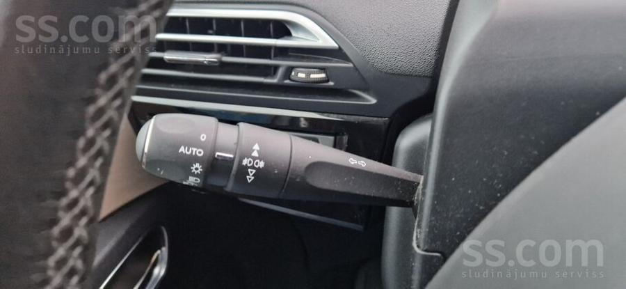 Grey Citroen c4-picasso 2013 in Daugavpils, with an engine capacity of 1.60 L and mileage of 161 thousand km for 5350 €, photo 15 on AUTOMOTO.COM.LV
