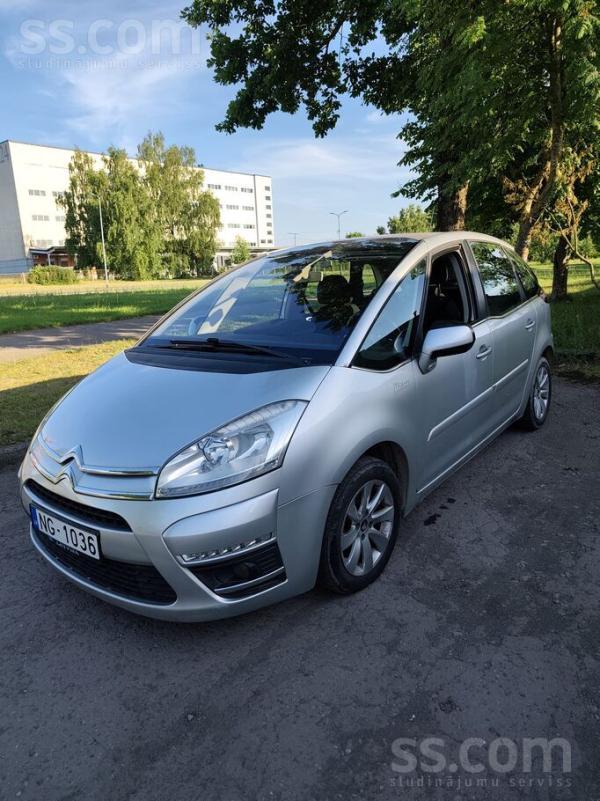 Grey Citroen c4-picasso 2013 in Riga, with an engine capacity of 1.60 L and mileage of 0 thousand km for 3500 €, photo 1 on AUTOMOTO.COM.LV