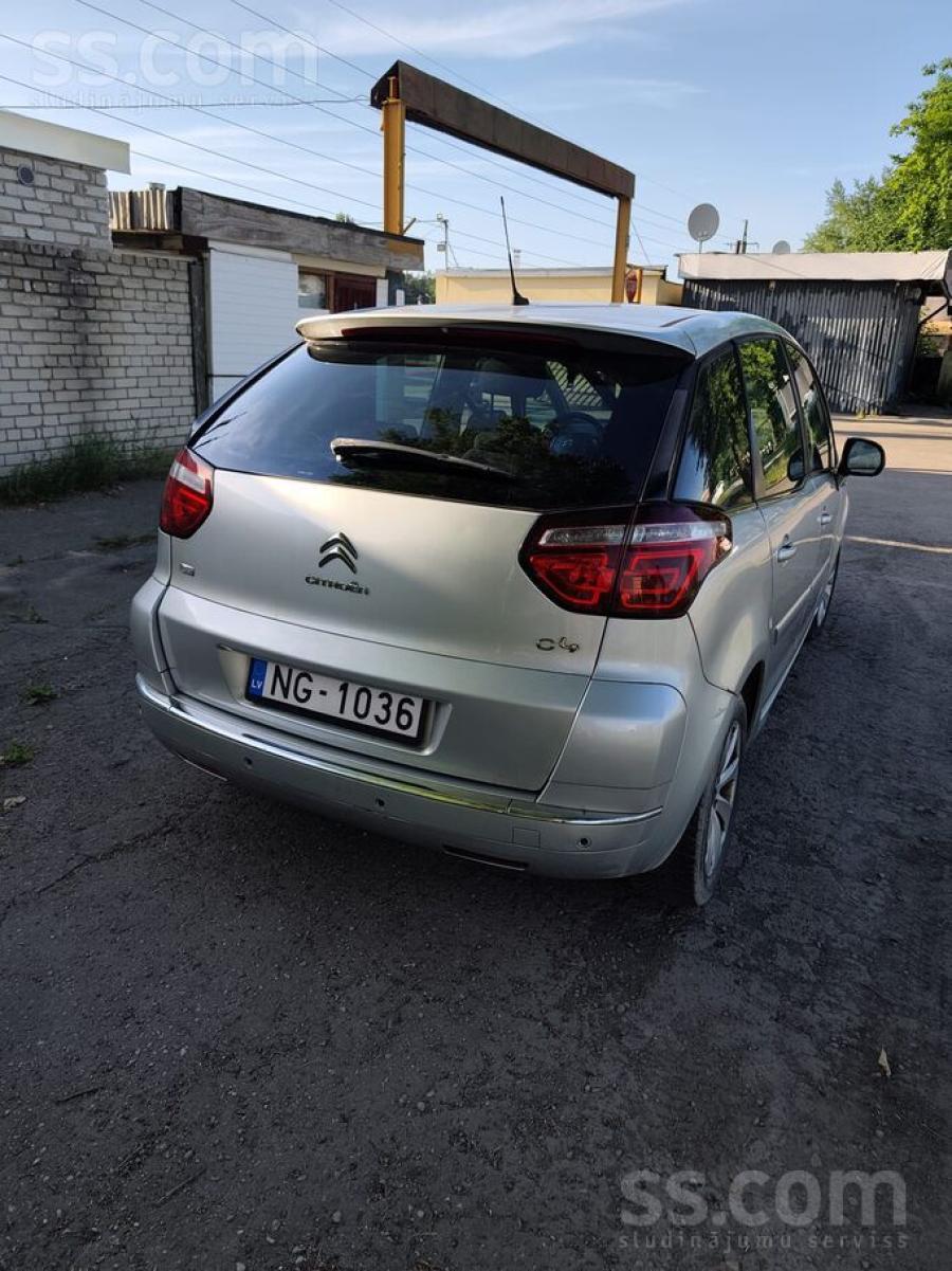 Grey Citroen c4-picasso 2013 in Riga, with an engine capacity of 1.60 L and mileage of 0 thousand km for 3500 €, photo 4 on AUTOMOTO.COM.LV