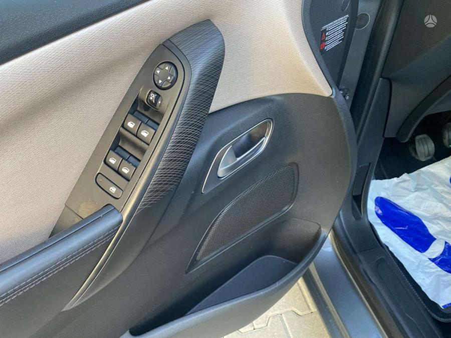 Pelēks Citroen c4-picasso 2013 Viļņa, ar dzinēja tilpumu 1.56 L un nobraukumu 264 tūkst. km par 5400 €, foto 14 vietnē AUTOMOTO.COM.LV