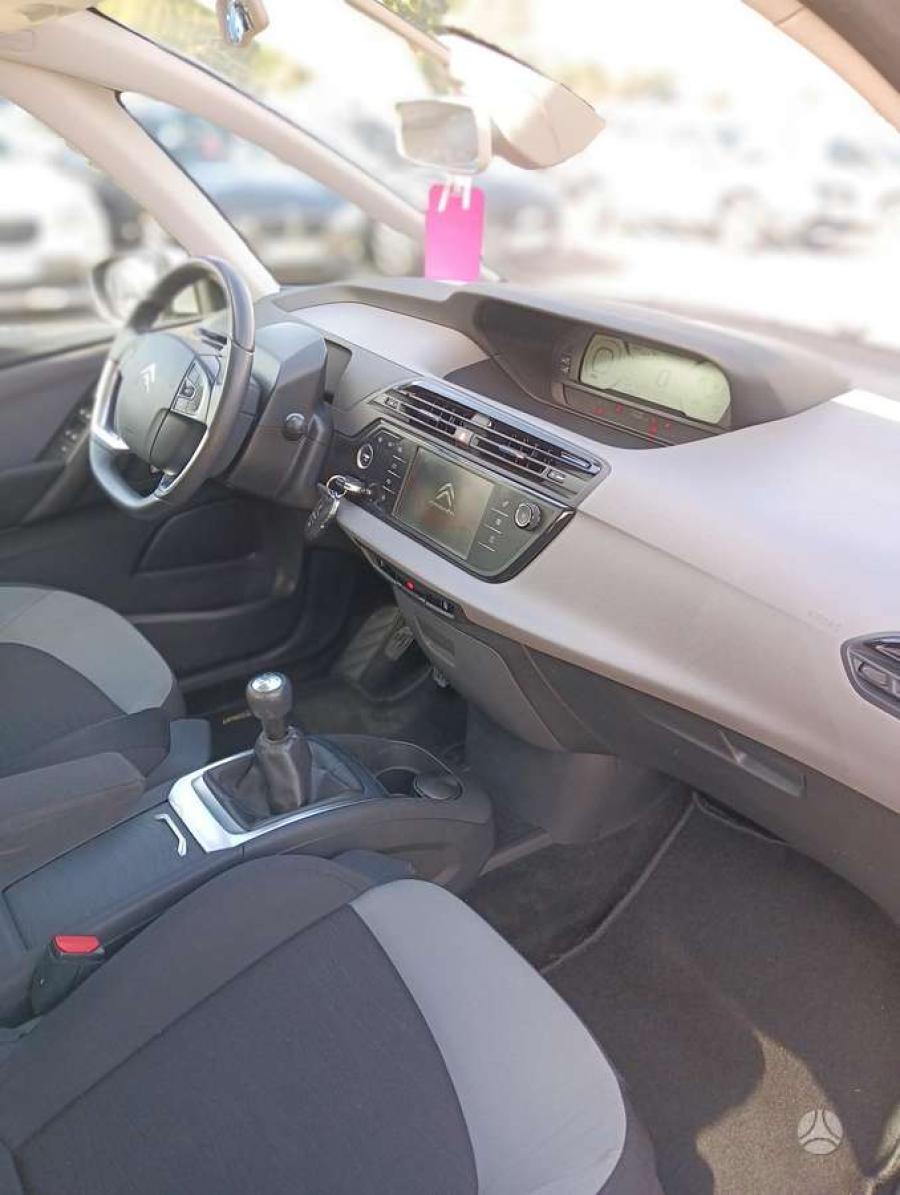 Grey Citroen c4-picasso 2013 in Taurage, with an engine capacity of 1.60 L and mileage of 260 thousand km for 3900 €, photo 16 on AUTOMOTO.COM.LV