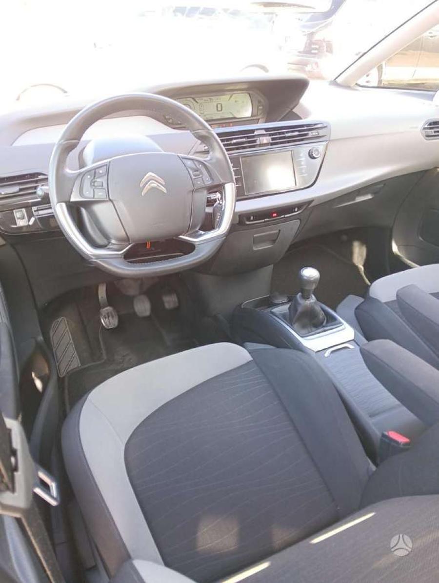 Grey Citroen c4-picasso 2013 in Taurage, with an engine capacity of 1.60 L and mileage of 260 thousand km for 3900 €, photo 18 on AUTOMOTO.COM.LV