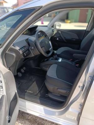 Grey Citroen c4-picasso 2013 in Taurage, with an engine capacity of 1.60 L and mileage of 260 thousand km for 3900 €, photo 19 on AUTOMOTO.COM.LV