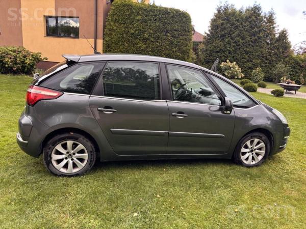 Grey Citroen c4-picasso 2013 in Riga, with an engine capacity of 1.60 L and mileage of 197 thousand km for 3400 €, photo 5 on AUTOMOTO.COM.LV