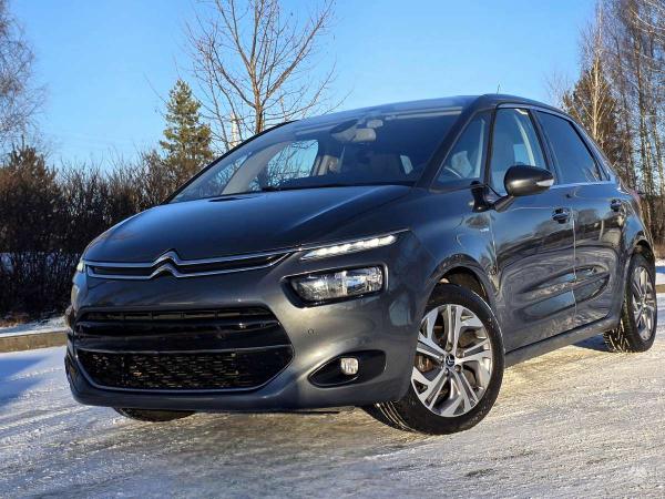 Grey Citroen c4-picasso 2014 in Taurage, with an engine capacity of 1.56 L and mileage of 224 thousand km for 5300 €, photo 1 on AUTOMOTO.COM.LV