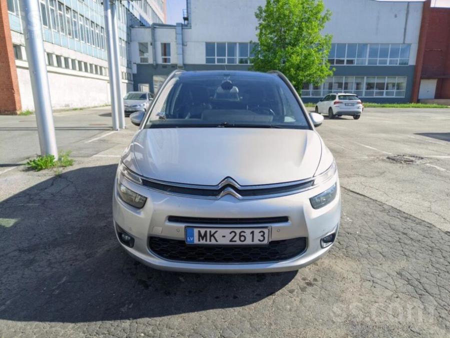 Grey Citroen c4-picasso 2014 in Riga, with an engine capacity of 2.00 L and mileage of 205 thousand km for 7400 €, photo 2 on AUTOMOTO.COM.LV