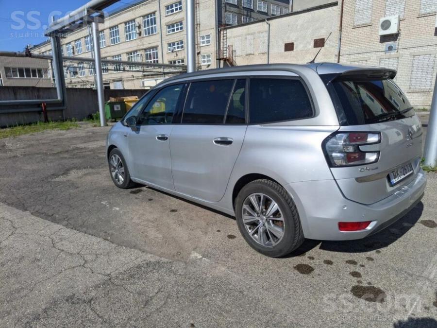 Grey Citroen c4-picasso 2014 in Riga, with an engine capacity of 2.00 L and mileage of 205 thousand km for 7400 €, photo 3 on AUTOMOTO.COM.LV