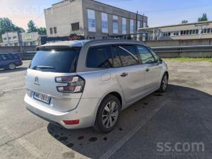 Grey Citroen c4-picasso 2014 in Riga, with an engine capacity of 2.00 L and mileage of 205 thousand km for 7400 €, photo 5 on AUTOMOTO.COM.LV