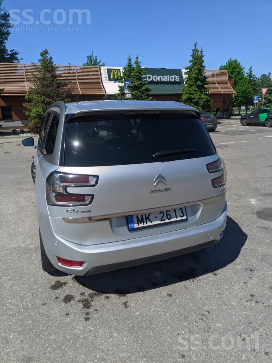Grey Citroen c4-picasso 2014 in Riga, with an engine capacity of 2.00 L and mileage of 207 thousand km for 6900 €, photo 3 on AUTOMOTO.COM.LV