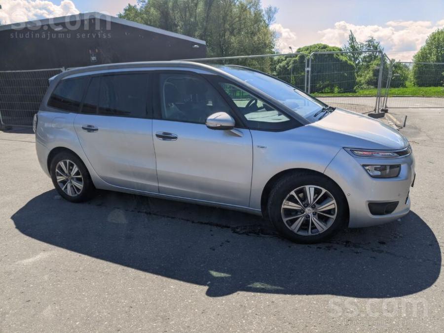 Grey Citroen c4-picasso 2014 in Riga, with an engine capacity of 2.00 L and mileage of 207 thousand km for 6900 €, photo 4 on AUTOMOTO.COM.LV