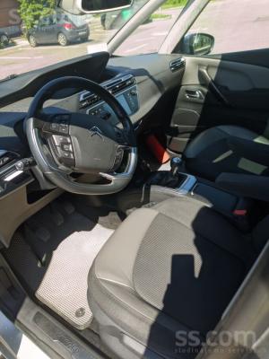 Grey Citroen c4-picasso 2014 in Riga, with an engine capacity of 2.00 L and mileage of 207 thousand km for 6900 €, photo 6 on AUTOMOTO.COM.LV