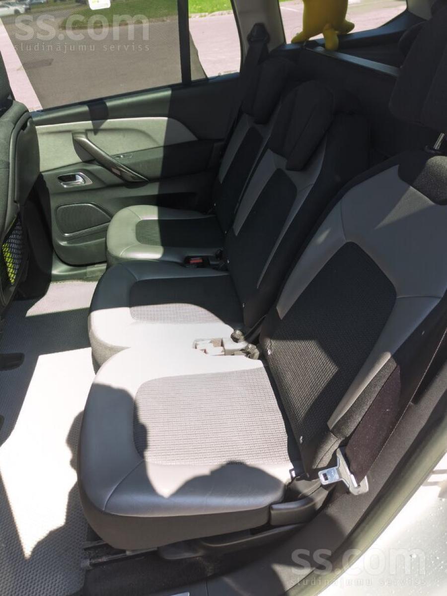 Grey Citroen c4-picasso 2014 in Riga, with an engine capacity of 2.00 L and mileage of 207 thousand km for 6900 €, photo 7 on AUTOMOTO.COM.LV
