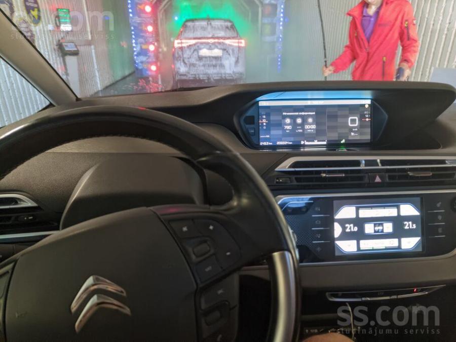 Grey Citroen c4-picasso 2014 in Riga, with an engine capacity of 2.00 L and mileage of 207 thousand km for 6900 €, photo 8 on AUTOMOTO.COM.LV