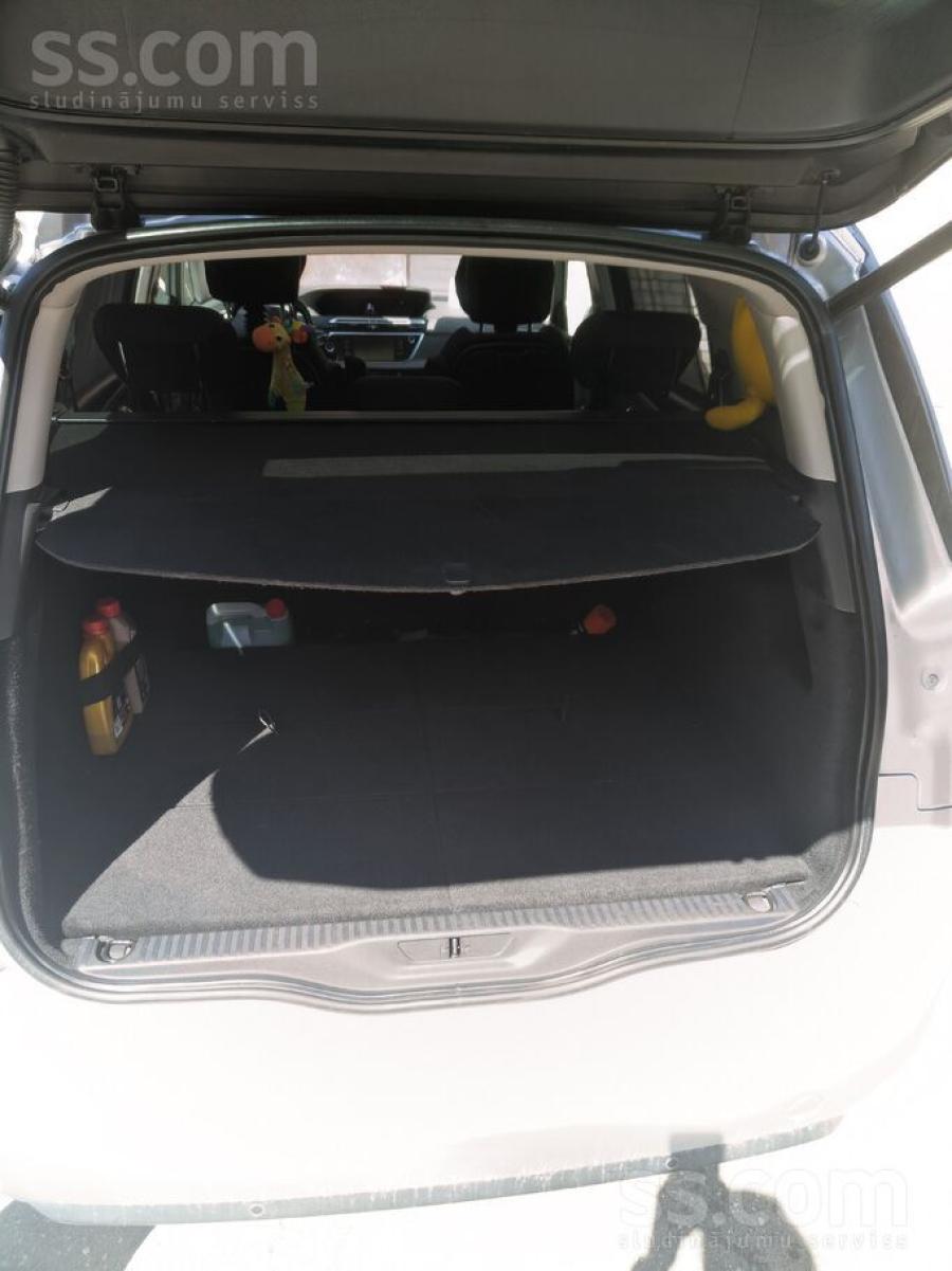 Grey Citroen c4-picasso 2014 in Riga, with an engine capacity of 2.00 L and mileage of 207 thousand km for 6900 €, photo 9 on AUTOMOTO.COM.LV